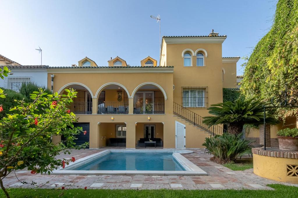 Luxury pool villa at Malaga's best beach!预订_Luxury pool villa at Malaga ...
