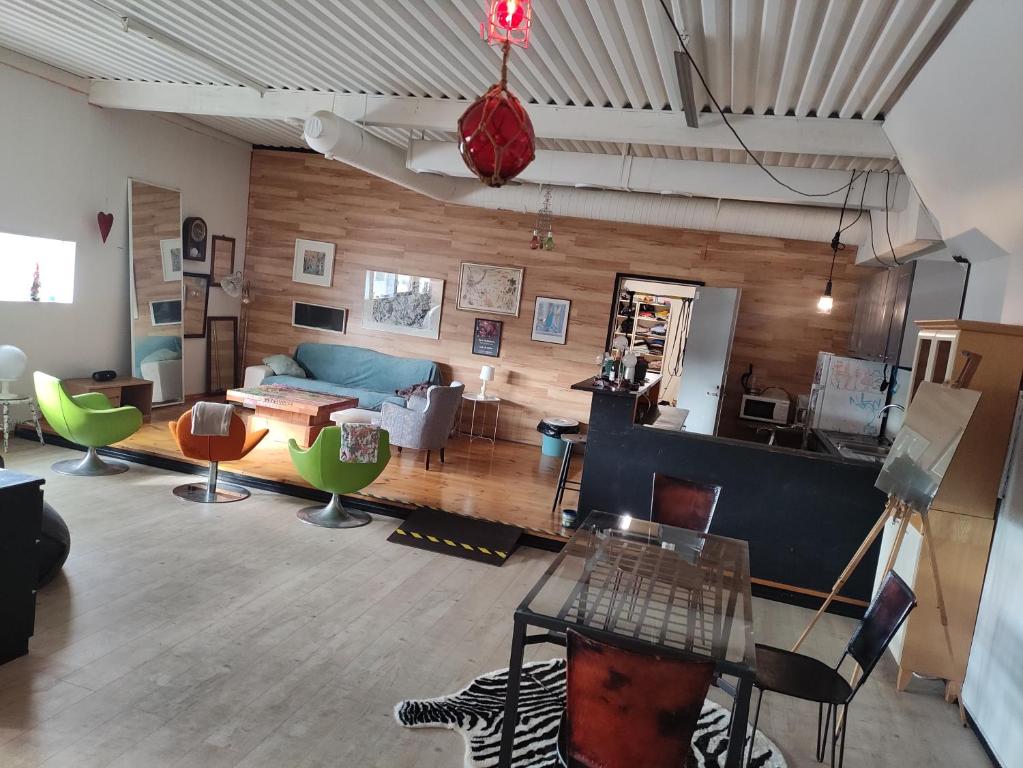 Juhlatila / saunatila 230 m2, Malmi, Tattarisuo预订_Juhlatila / saunatila ...