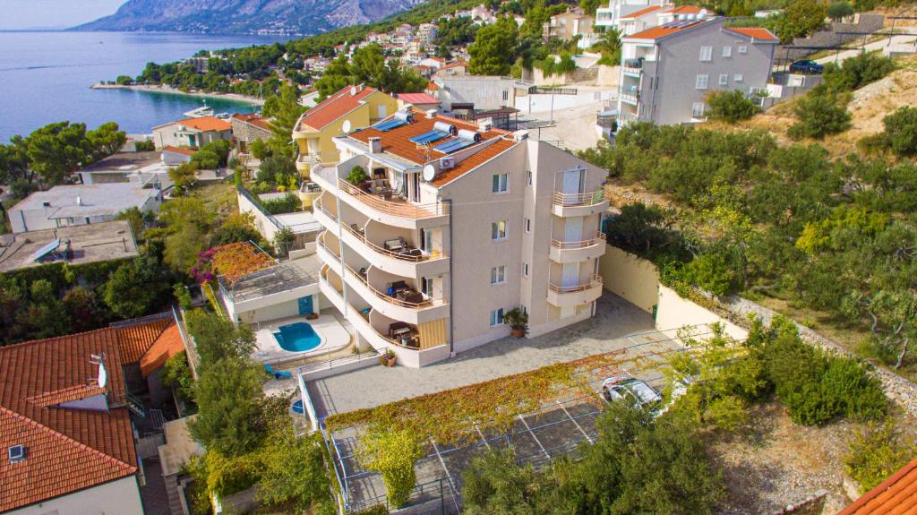 Family friendly apartments with a swimming pool Brela, Makarska - 20066布雷拉（2024最新房价）