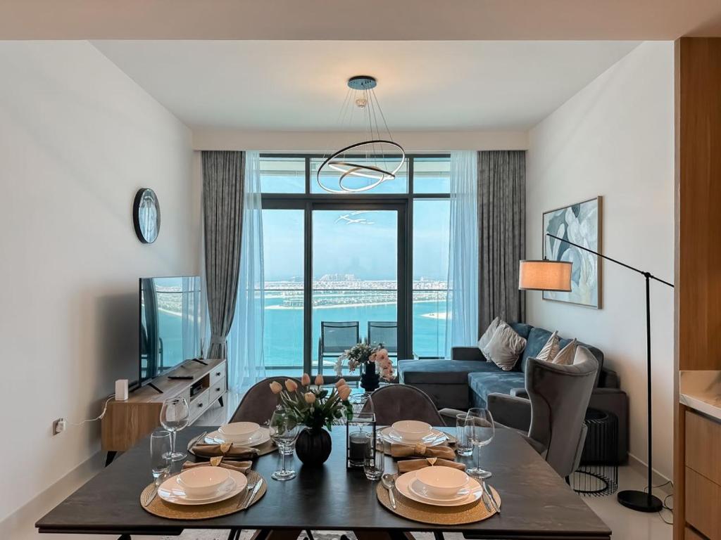 Luton Vacation Homes - Full Sea and Palm View & Modern 2BR - Emaar ...