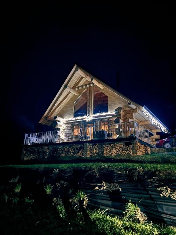 Medveď, Vlk, Líška Zrubová rozprávka nad rybníkom,Kostolná Ves（2025年最新房价）