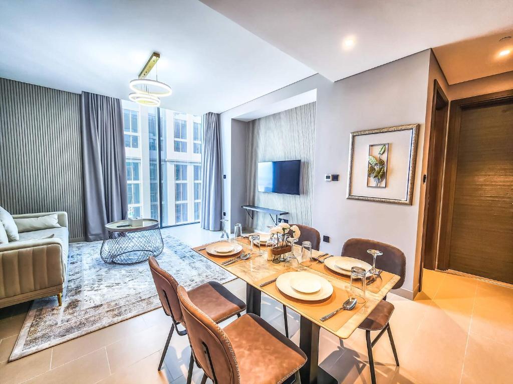 STAY BY LATINEM Luxury 2BR Holiday Home CV A2509 near Burj Khalifa迪拜 ...
