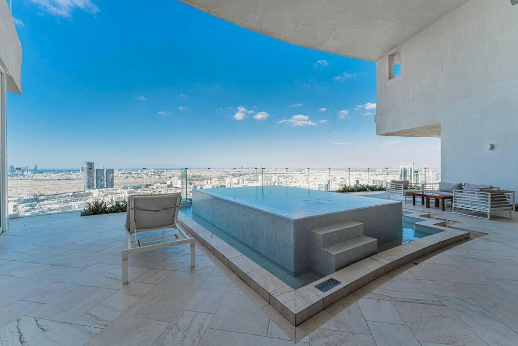 High floor FIVE Sky Villa in JVC with private pool迪拜（2024最新房价）