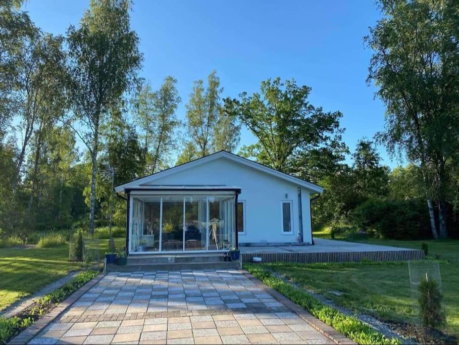 Trevlig stuga med uteplats,Rimbo（2025年最新房价）