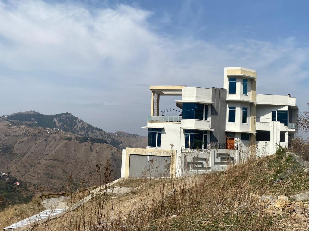 Whole Villa for a family of 12 in Ghora Gali, Muree预订_Whole Villa for a ...