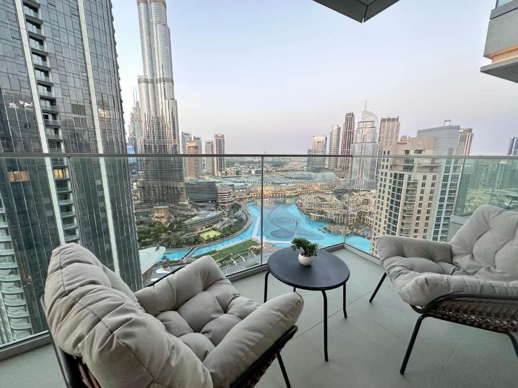 Luxurious 3 Bedroom Apartment with Burj Khalifa & Fountain View by Luxstay Holiday Homes,迪拜（2025 ...