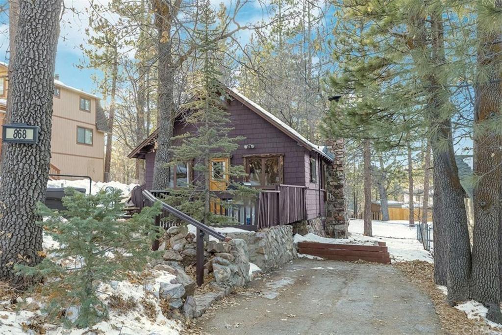 The Cozy Cub - Cozy vintage cabin, Hot tub, gas grill, quiet area ...
