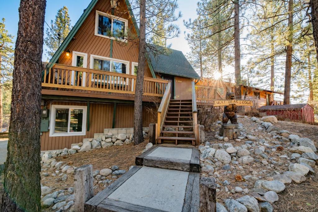 Lucky Bear Lodge Excellent Cabin With A Hot Tub Game Room And An Amazing View大熊湖(2025年最新房价)