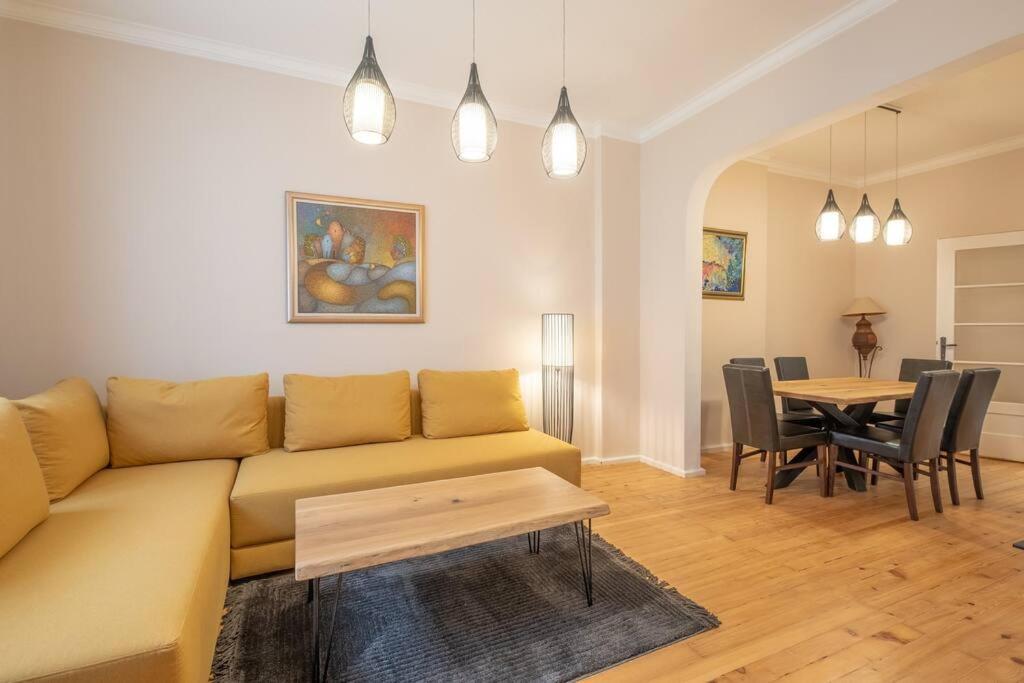 Gorgeous 2 BDRM fully equipped flat, TOP location,索非亚（2025年最新房价）