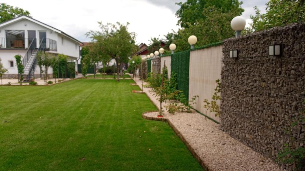 Ghimbav Gardens Resort预订_Ghimbav Gardens Resort优惠价格_Booking.com缤客