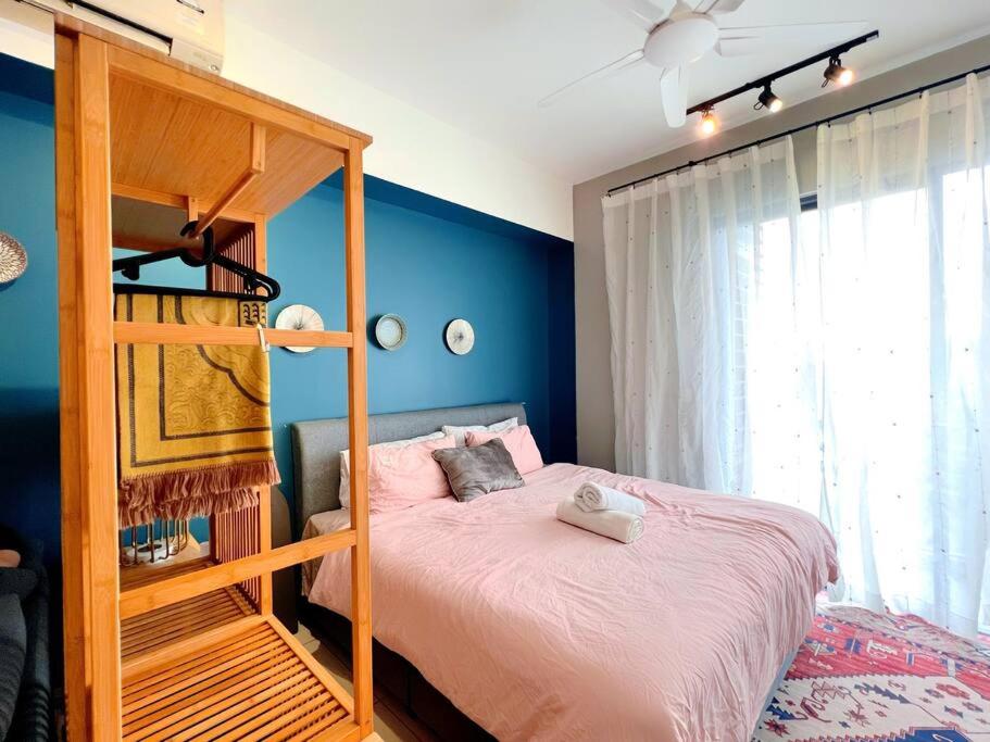 7 Pax Family Connecting Room D'Sara, Direct Link MRT Kampung Selamat ...