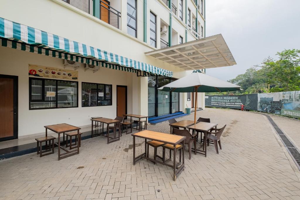 RedLiving Syariah Apartemen MKostel - Tower A1 Kencana LokaRancalutung ...