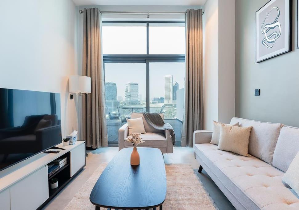 Luxurious & Modern Condo in Dubai's Business Bay迪拜（2024最新房价）