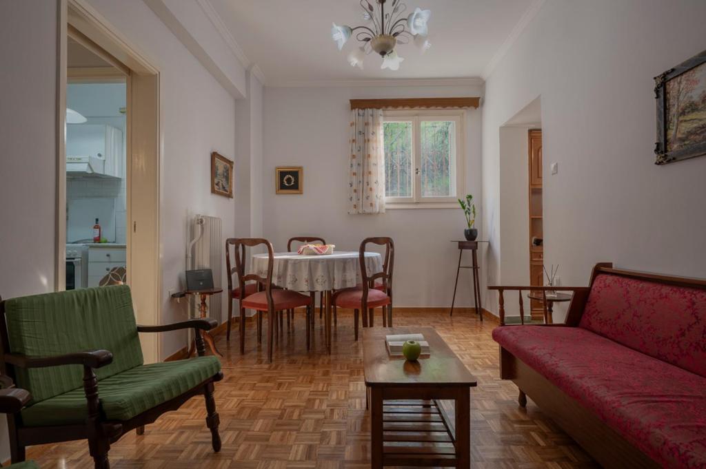 ΔΙΠΛΑ ΣΕ ΜΕΤΡΟ , ΚΟΝΤΑ ΣΤΗΝ ΑΚΡΟΠΟΛΗ,雅典（2025年最新房价）