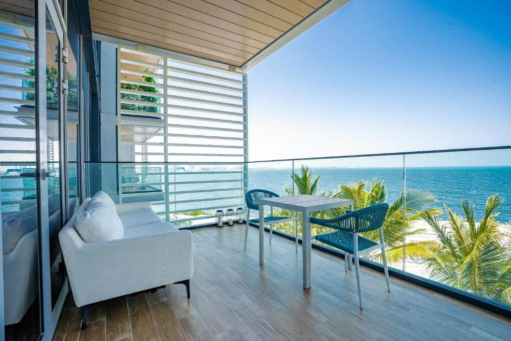 Nasma Luxury Stays - Gorgeous Waterfront Apt With Incredible Sea Views ...