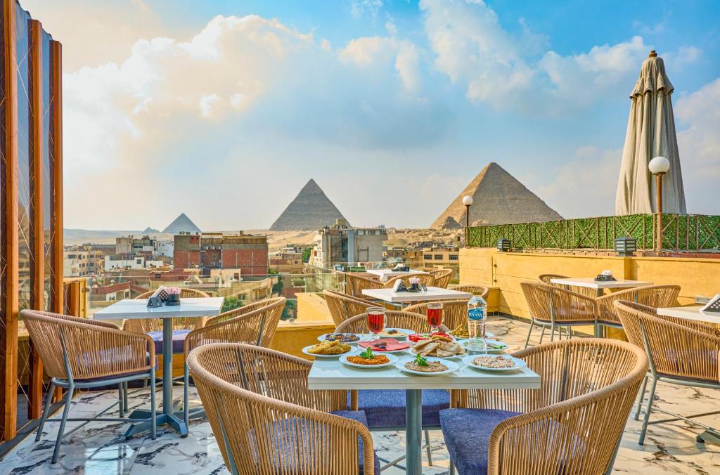 Cleopatra Tower Pyramid View开罗（2024最新房价）