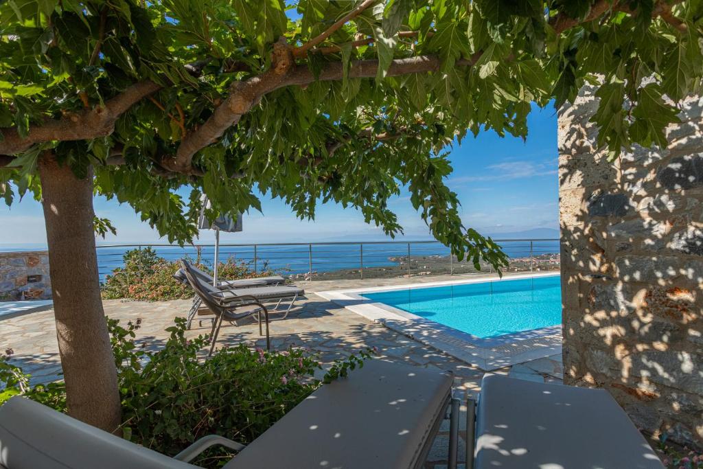 IRIS, Luxury Stone Villa in Stoupa with Private Infinity Pool, BBQ and Amazing Sea View,斯陶帕（2025 ...