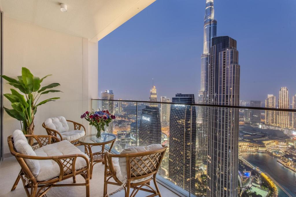 65th High Floor - 4 BR Apartment with best Opera, Fountain & Burj ...