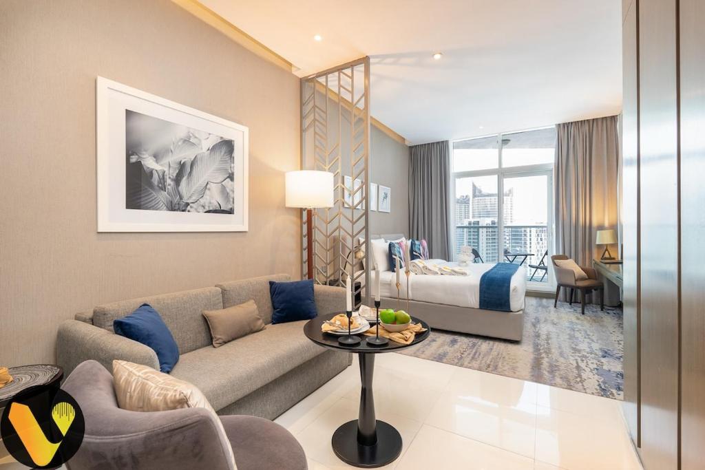 Vogue DAMAC Maison Prive - Stunning 17th Floor Balcony & Pool with ...
