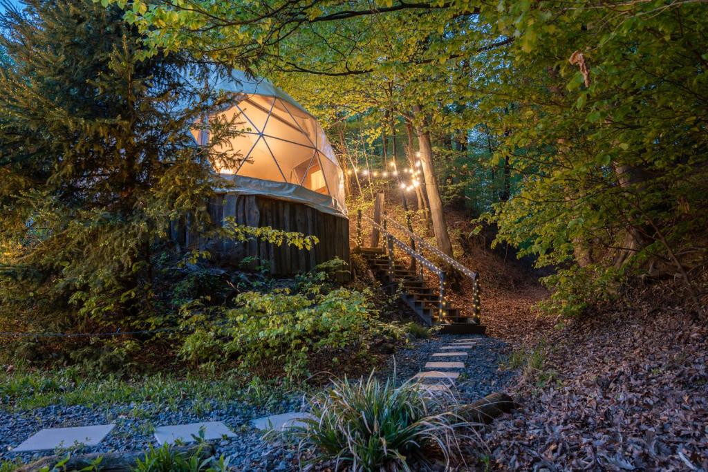 Glamping, Hot Tub & Projector by Nidumm Stay,马里博尔（2026年最新房价）