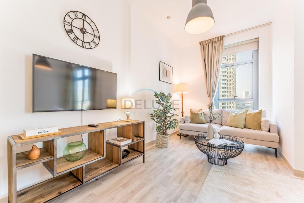 Studio Near Burj Khalifa and Dubai Mall with City and Pool Views ...