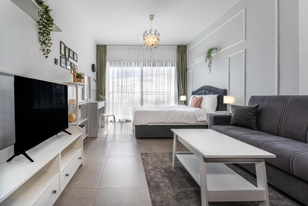 Priscilla Studios with Seaview in Caesar Blue Resort, Breakfast & Lunch possible, Gym with Sauna ...