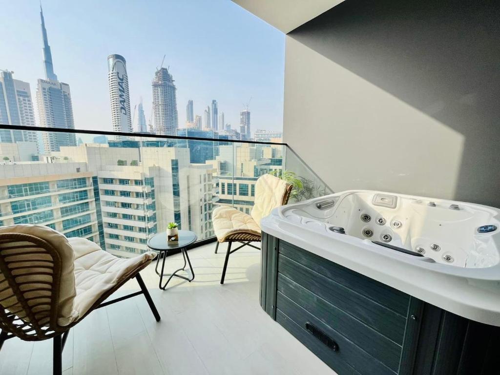 Business Bay Studio Jacuzzi & Iconic View,迪拜（2025年最新房价）
