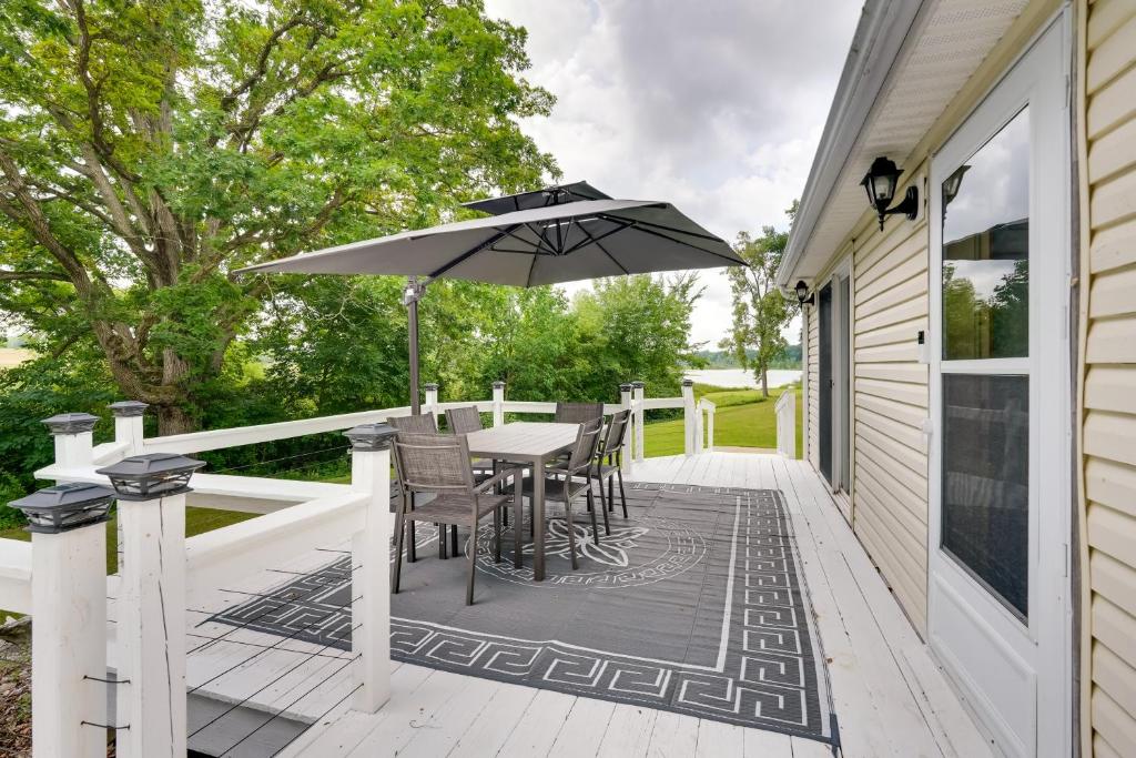 Lakefront Getaway with Dock and Yard in Reading!,Reading（2025年最新房价）