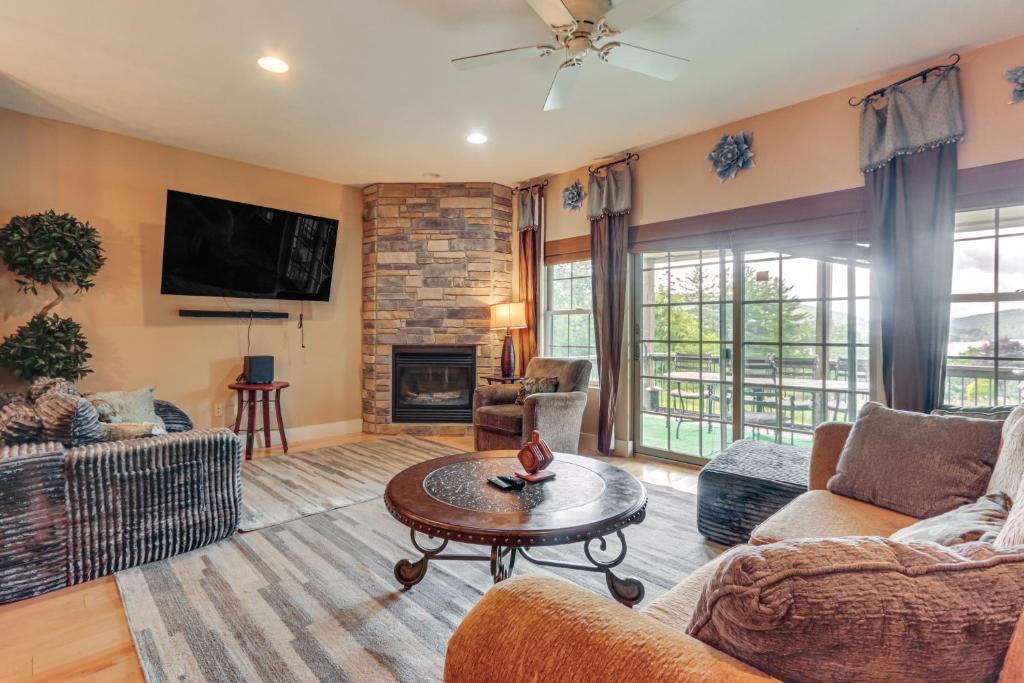 1 Mi to Wisp Resort Hot Tub Haven in McHenry!,麦克亨利（2025年最新房价）