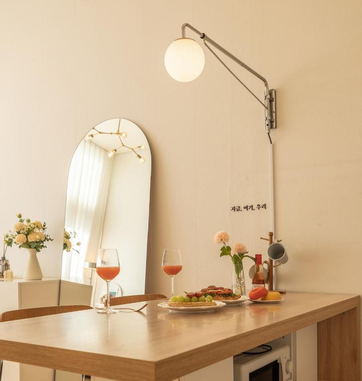 Jeongja Station 1 minute Mono House Cozy Loft-2 Beds-Netflix-Cafe ...