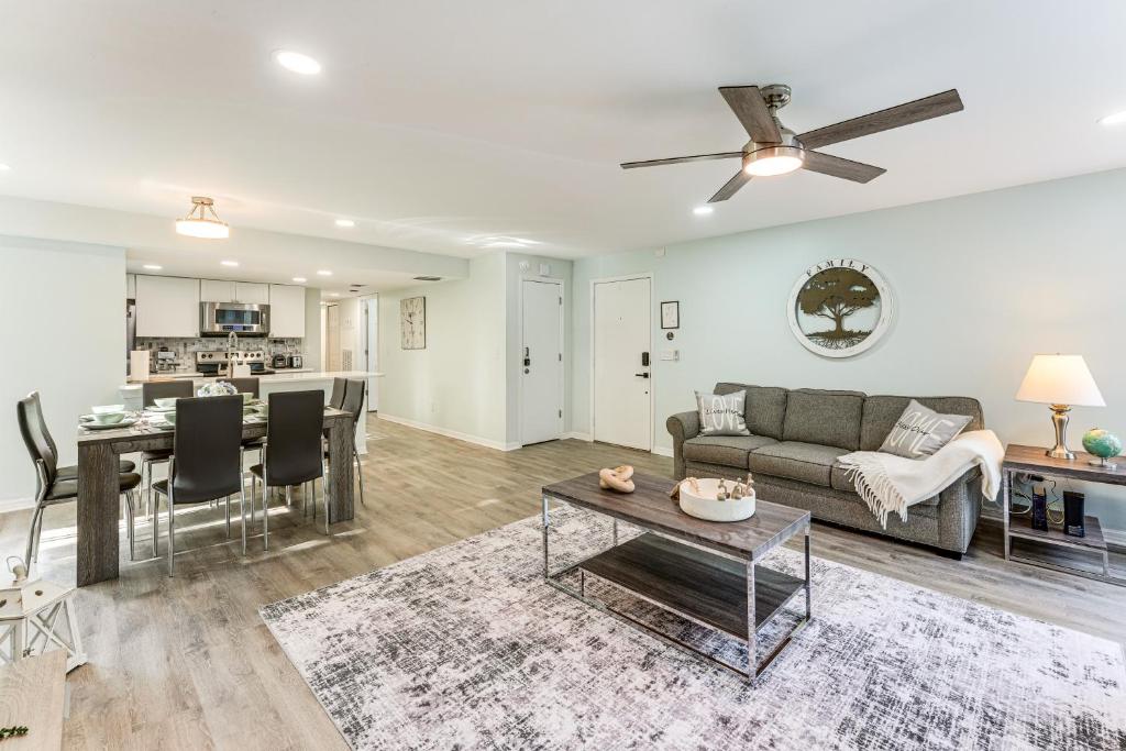 Florida Fun! Family Condo with Pool, 8 Mi to WDW,基西米（2025年最新房价）