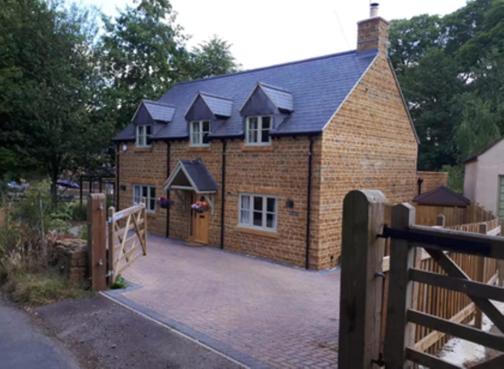 Hedges,Hook Norton（2025年最新房价）