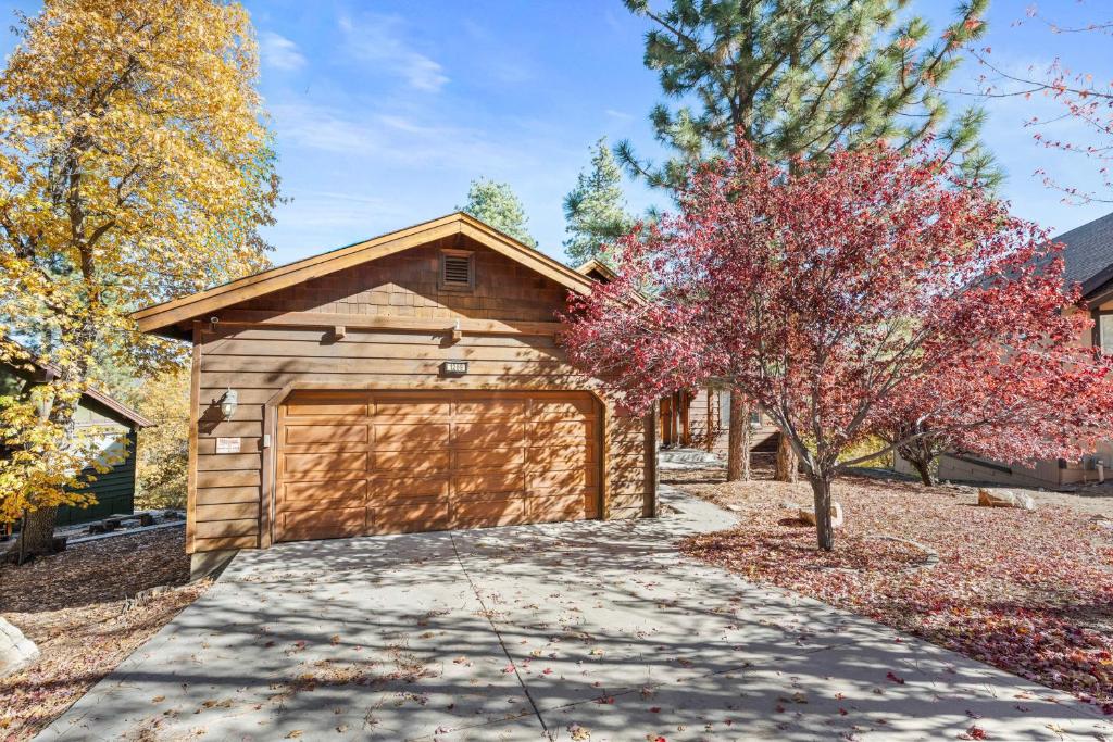 The Getaway Chalet - Walk to Slopes & Golf Course, Ping Pong, Fireplace ...