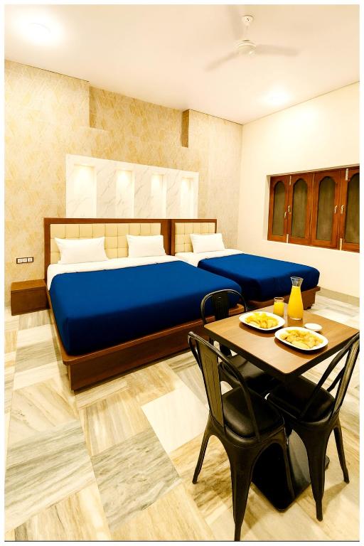 Hotel VM Char Palace Dham Near vishwanath temple # Free Parking # free ...
