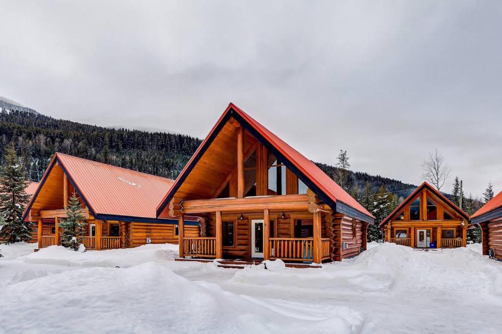 Authentic, Timber Log Cabin Perfect for Groups,Beaverfoot（2026年最新房价）