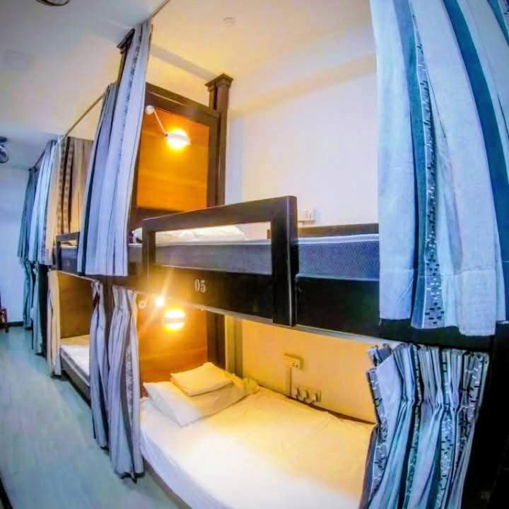 Black And White Kandy Hostel And Rooms,Siyambalapitiya（2026年最新房价）