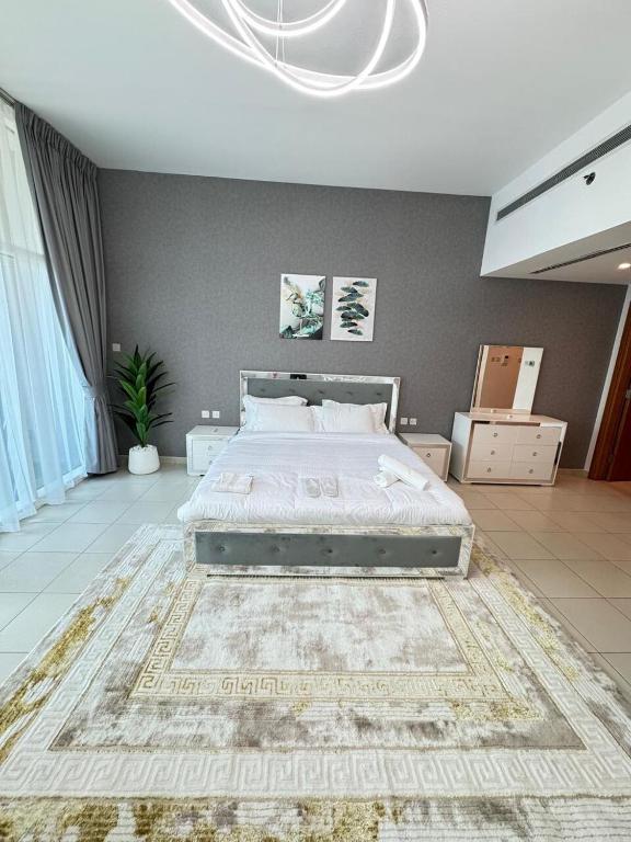 Cozy Modern Studio Bay Square,迪拜（2026年最新房价）