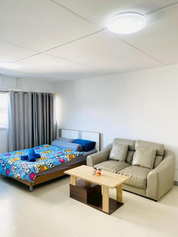 Pixie Happy Room Popular Condo C5 Cozy Private Room near IMPACT ...