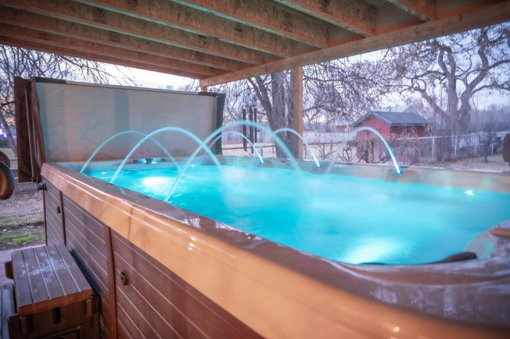 Pool, Hot Tub, Grill, Gym, Game Room, Office House,Bosque Farms（2026年最新房价）