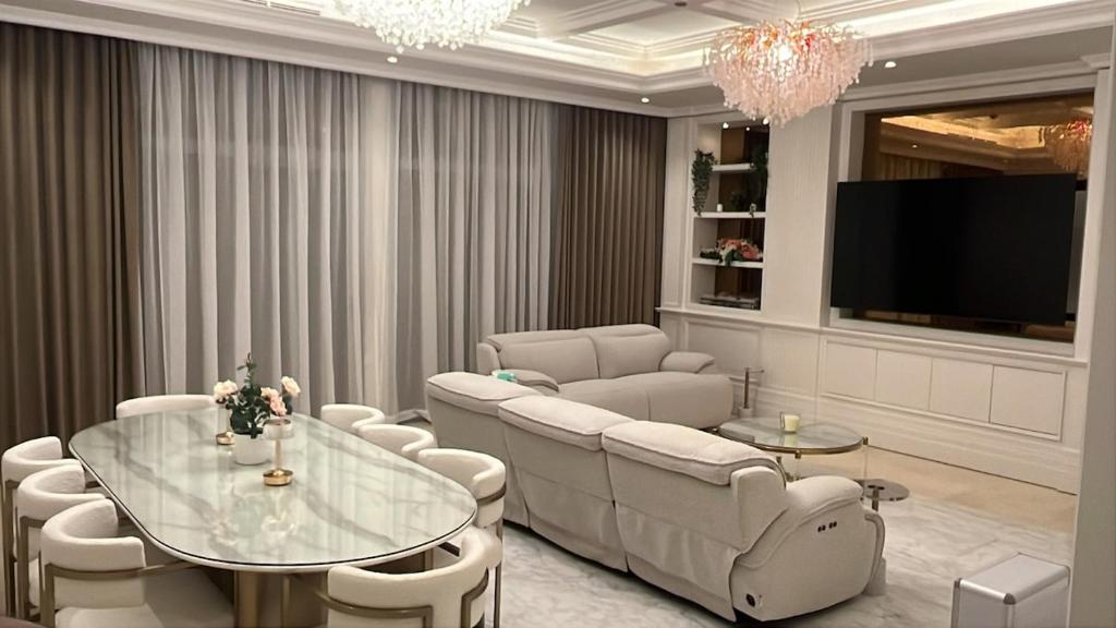 Luxury apartment on the 40th floor overlooking the Red Sea,吉达（2026年最新房价）