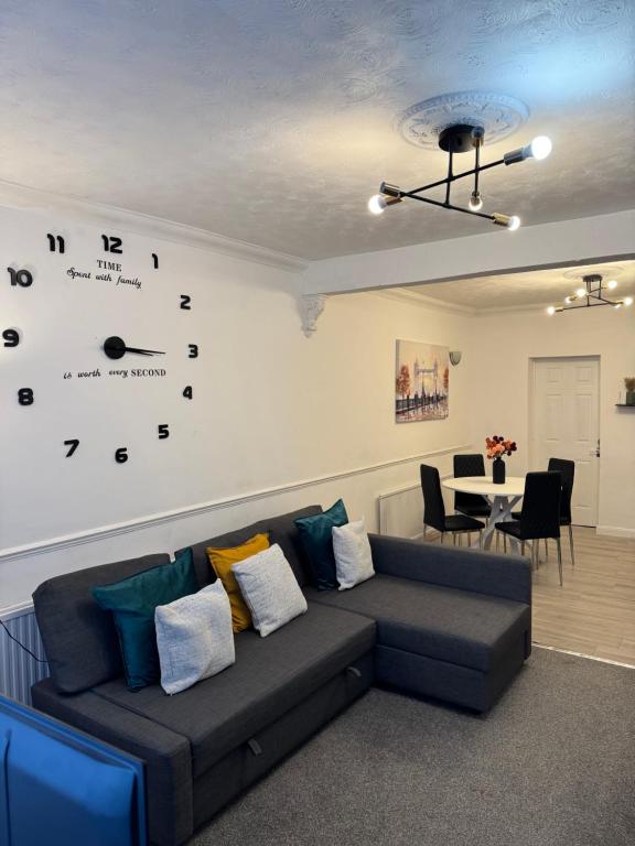Welcome to This Newly renovated 4 bedroom cozy & charming home in ...
