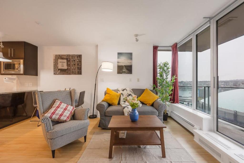Modern Condo with City Views in Vancouver,温哥华（2026年最新房价）