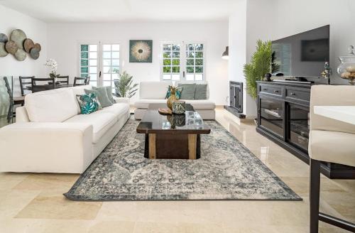 Charming and Modern 3-Bedroom Duplex in Aloha Pueblo with Mountain ...