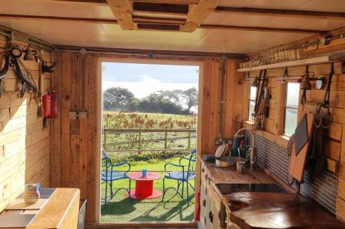 Betty Bedford Horsebox Glamping预订_Betty Bedford Horsebox Glamping优惠价格 ...