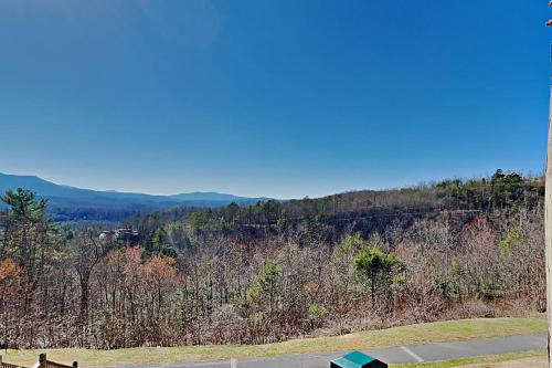 The Bear Hug - Deer Ridge Mountain Resort E107预订_The Bear Hug - Deer ...