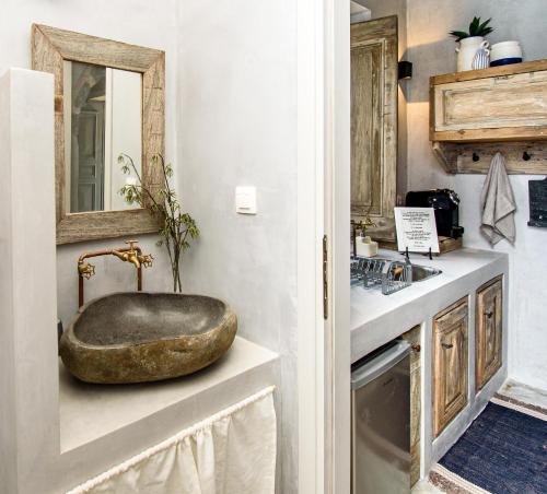 Pavlaina Complex of Traditional Residences in Nisyros. Enjoy the garden ...