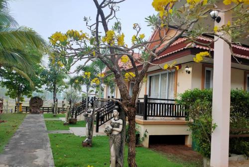 เดือนเพ็ญ รีสอร์ต Duanphen resortAmphoe Phen（2024最新房价）