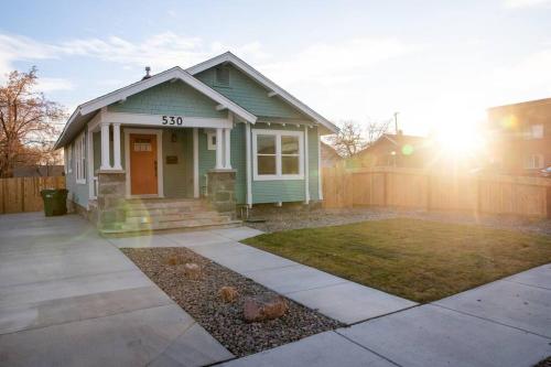 Reno's Biggest Little House - Cozy Home Theatre里诺（2024最新房价）