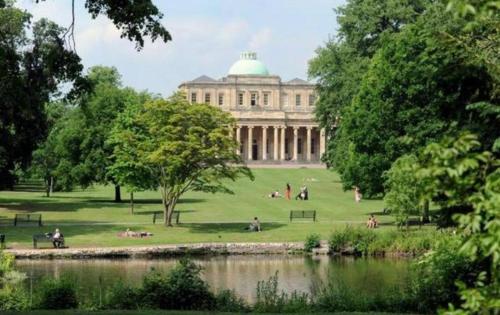 Royal Regency Mansion - Maria Edgeworth Super King RoomGloucestershire ...
