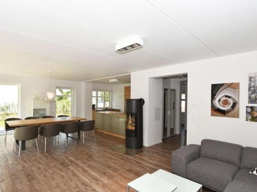 Ferienhaus für 8 Personen ca 142 qm in Lobbe, Ostseeküste Deutschland ...